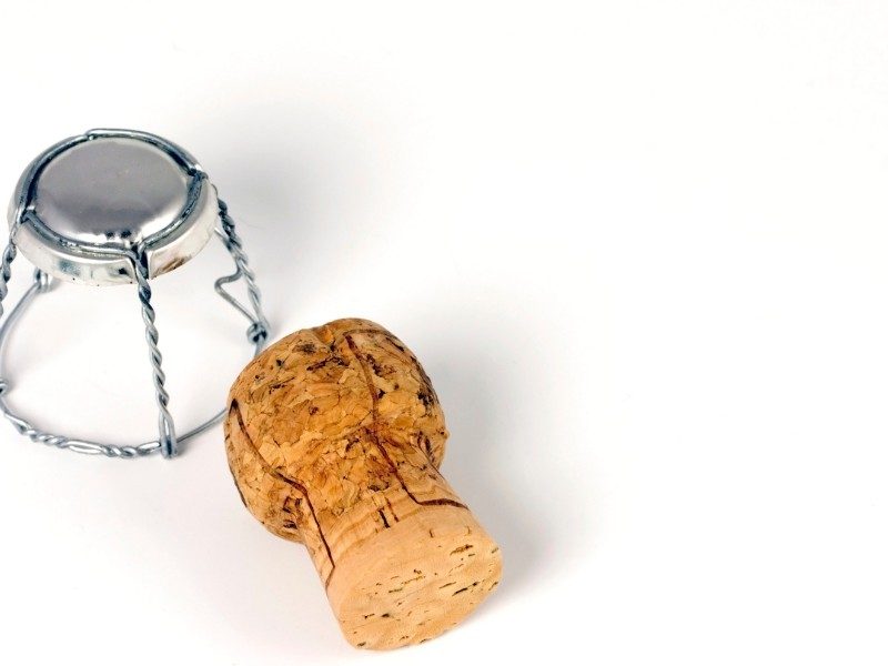 Los corchos de champagne pueden volar a 80 km/h: la ciencia detrás del ...